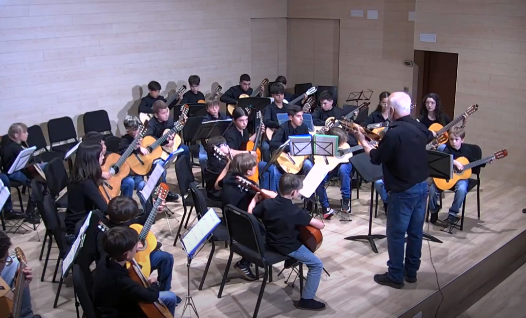 Revive el Concierto de la Orquesta de Guitarras de la EIM en el ...